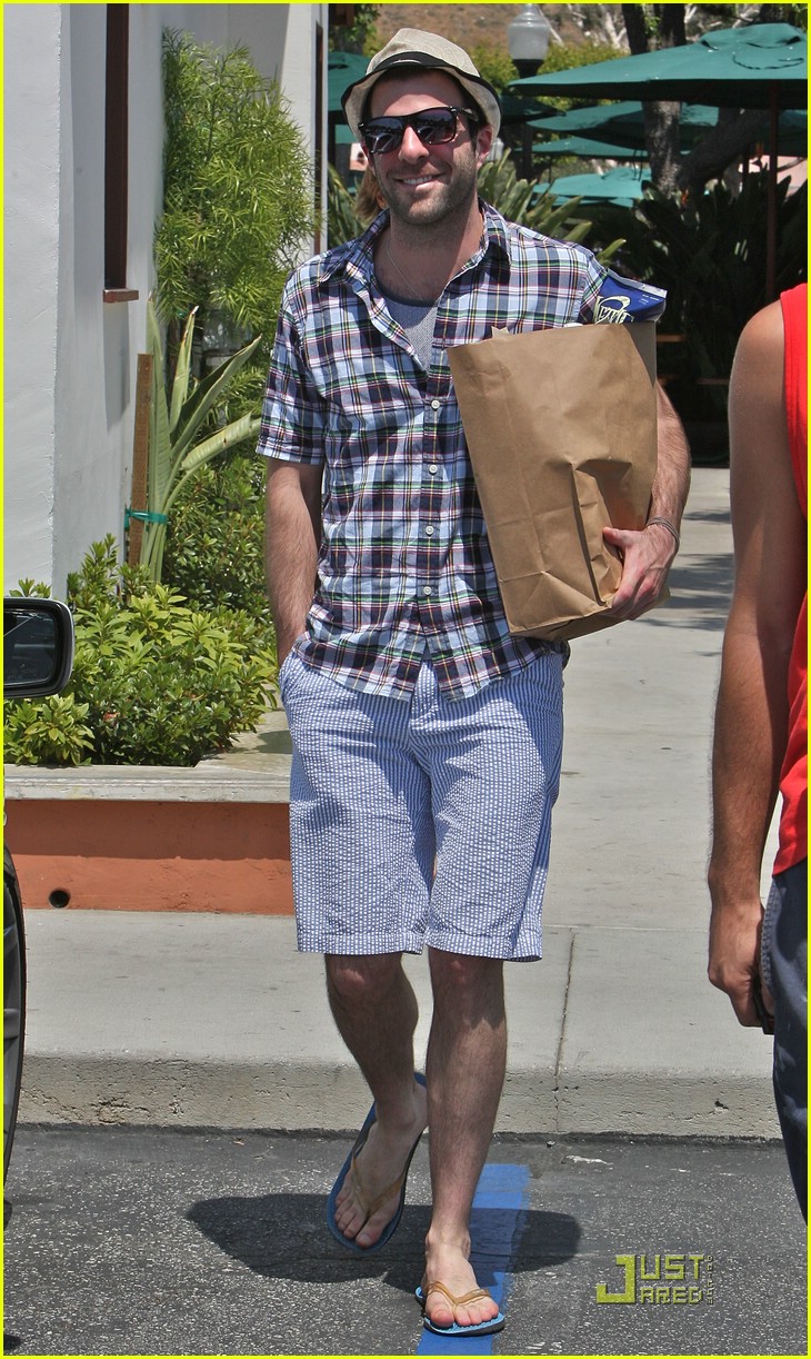 Zachary Quinto Goes Beach Shirtless: Photo 2017851 | Shirtless, Zachary ...