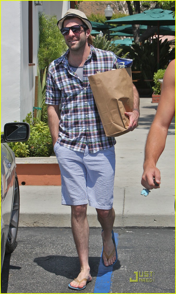 Zachary Quinto Goes Beach Shirtless: Photo 2017861 | Shirtless, Zachary ...