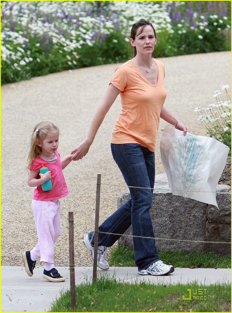 Violet Affleck is Painting Pretty: Photo 1970551 | Ben Affleck ...