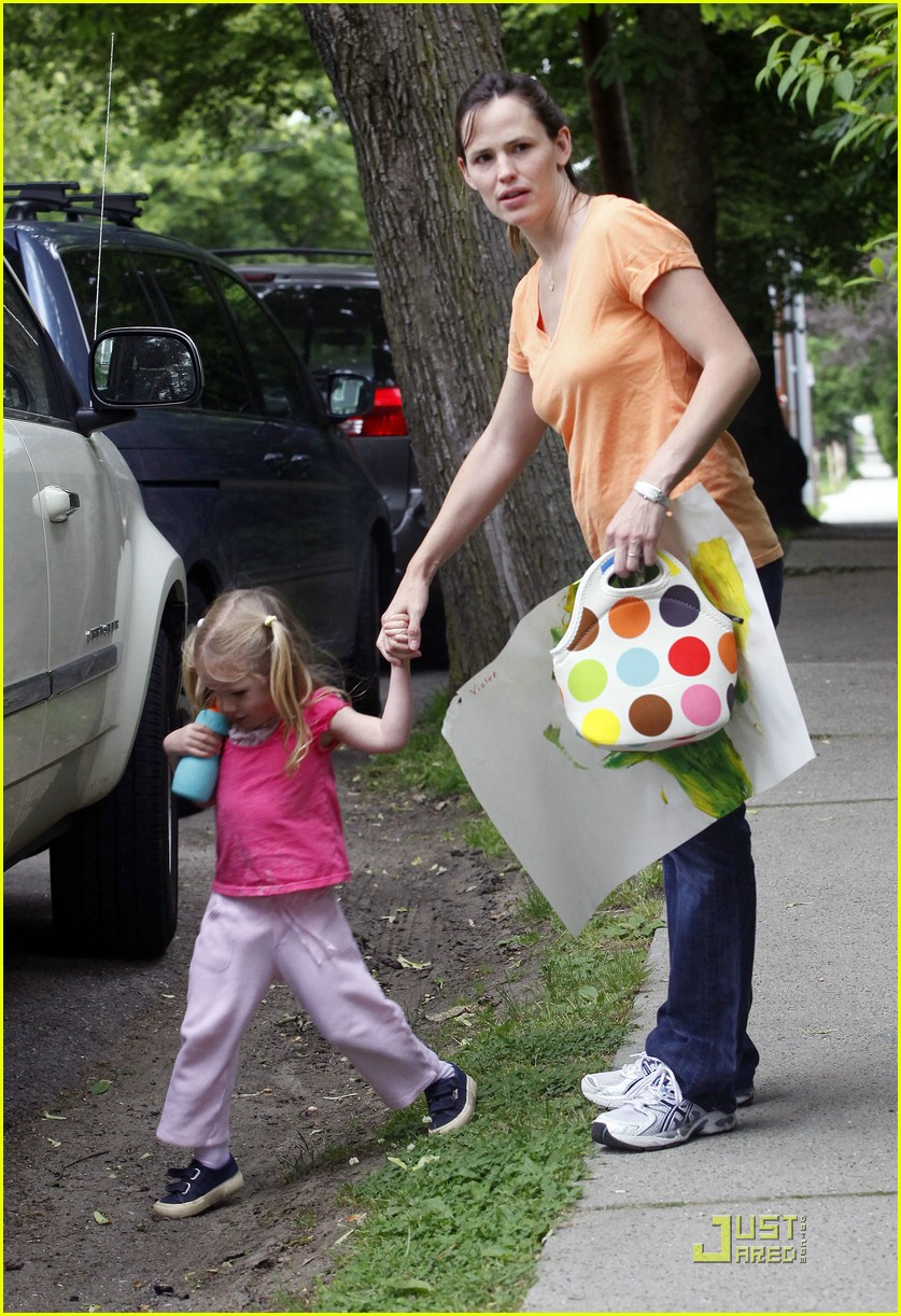 Violet Affleck is Painting Pretty: Photo 1970561 | Ben Affleck ...