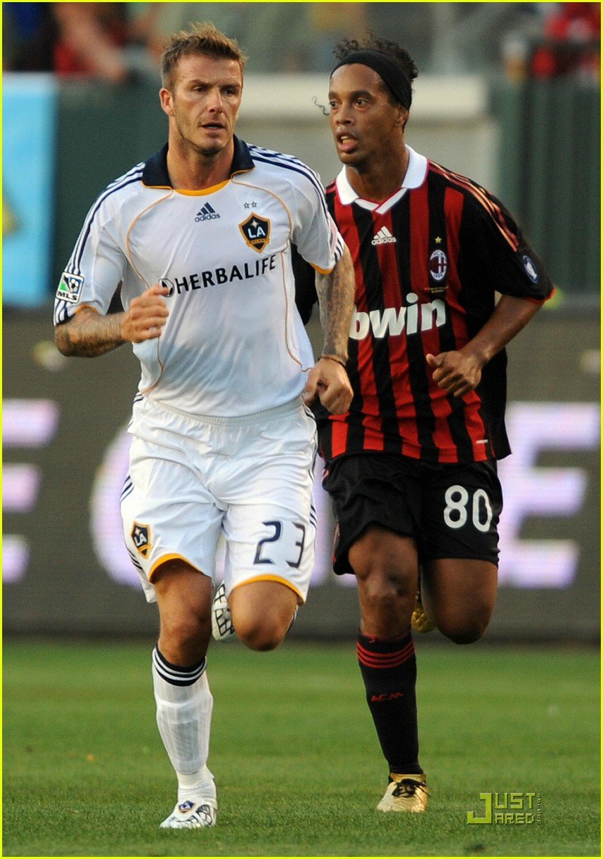 Photo: david beckham fan signs 04 | Photo 2061991 | Just Jared ...