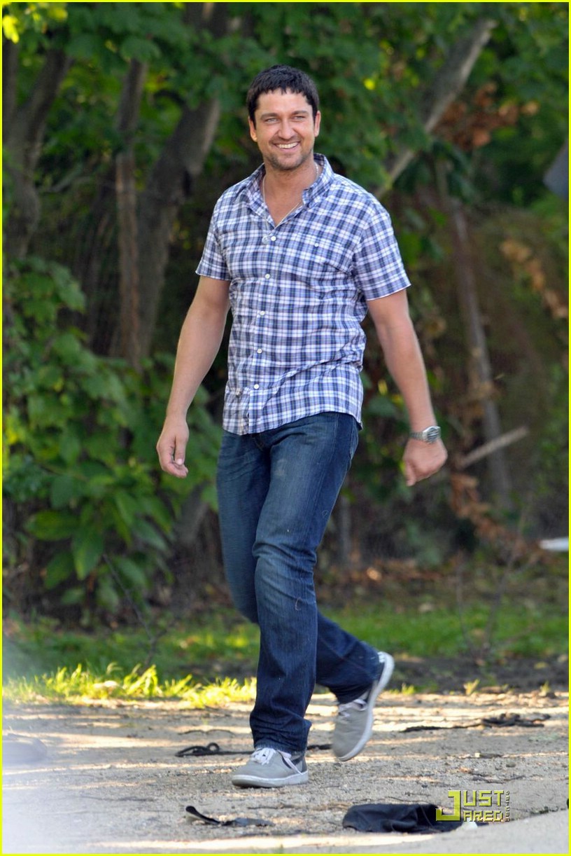 Gerard Butler Does The Wave: Photo 2064471 | Gerard Butler Photos ...