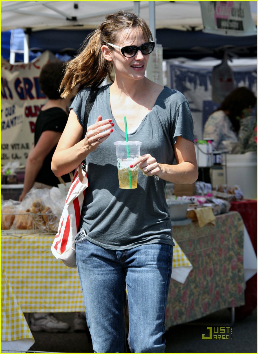 Jennifer Garner is a Grapes Girl: Photo 2077652 | Jennifer Garner ...