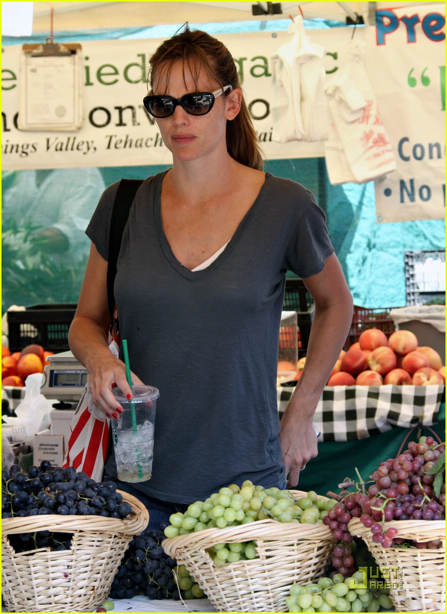 Jennifer Garner is a Grapes Girl: Photo 2077712 | Jennifer Garner ...
