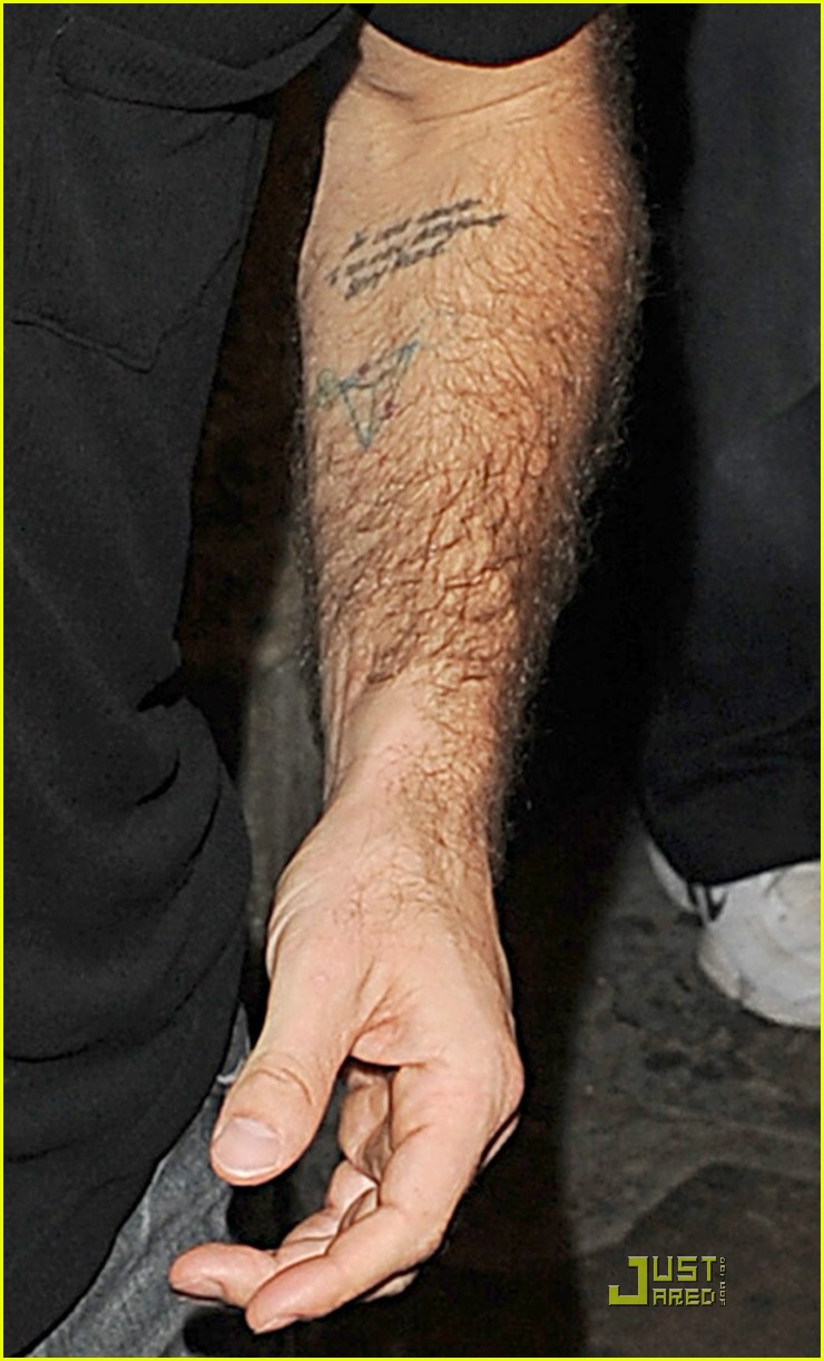Jude Law Has More Than Two Tattoos: Photo 2041821 | Jude Law Photos ...