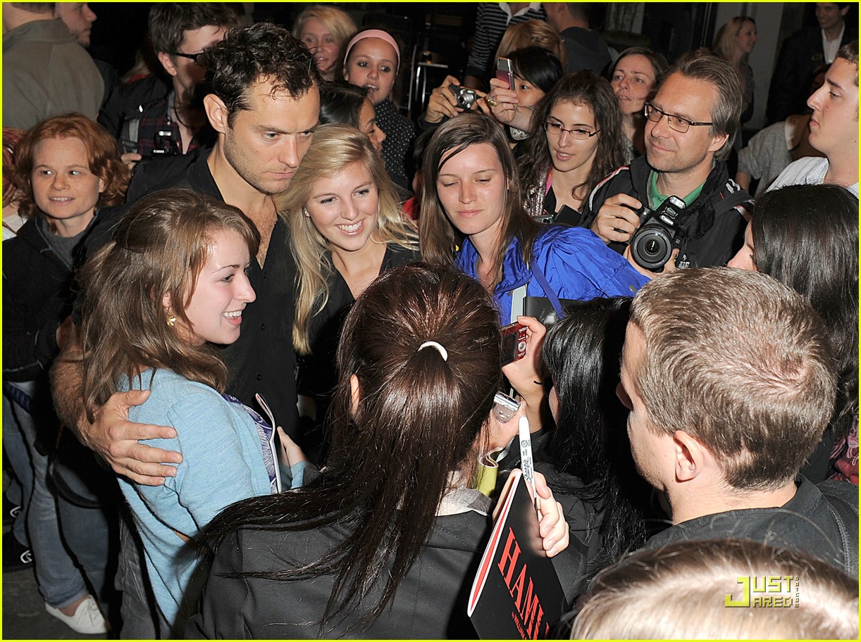 Jude Law Has More Than Two Tattoos: Photo 2041931 | Jude Law Photos ...