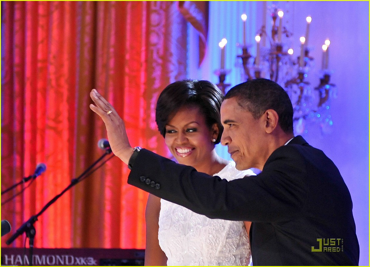 Michelle Obama Sports Short New Do: Photo 2067311 | Barack Obama ...