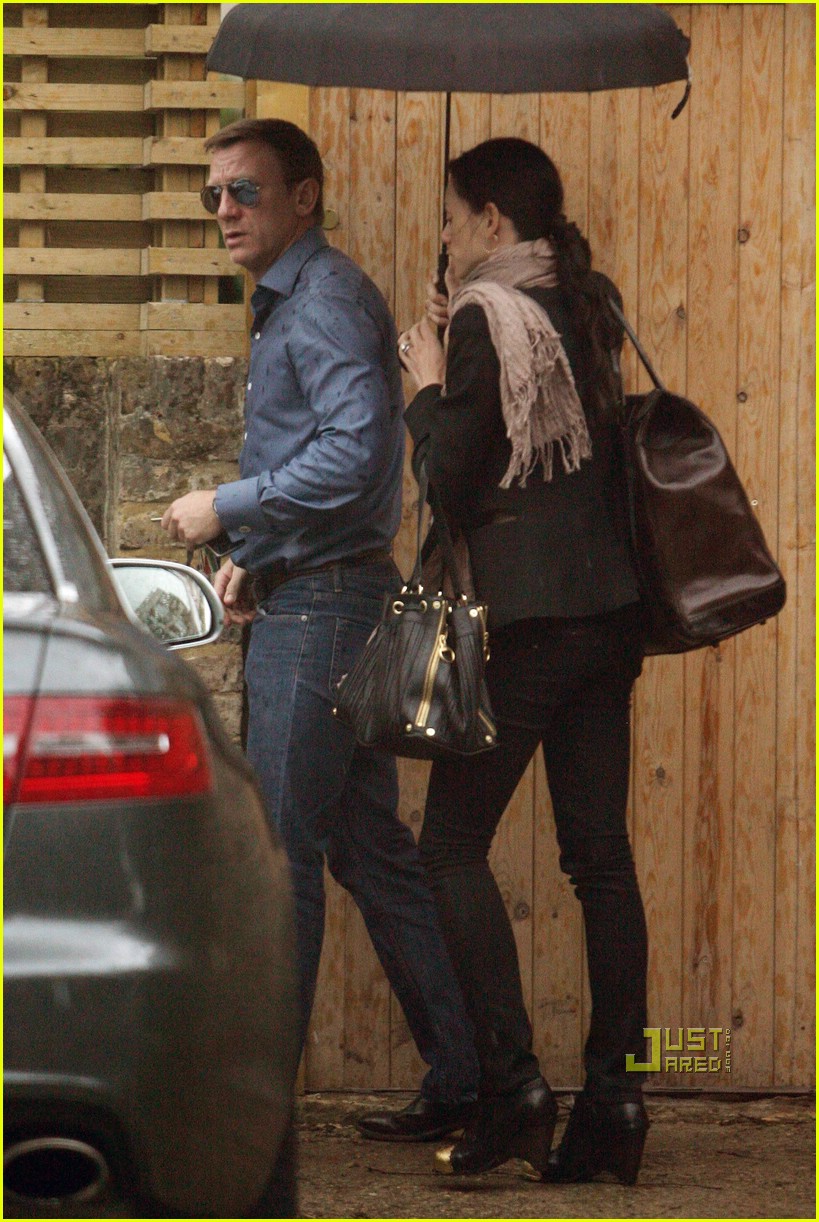 Photo: daniel craig satsuki mitchell london home 05 | Photo 2037261 ...