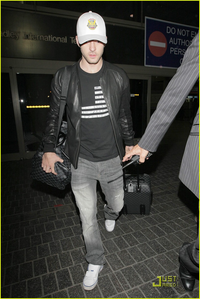 Justin Timberlake Loves Louis Vuitton Luggage: Photo 2028851 | Justin ...