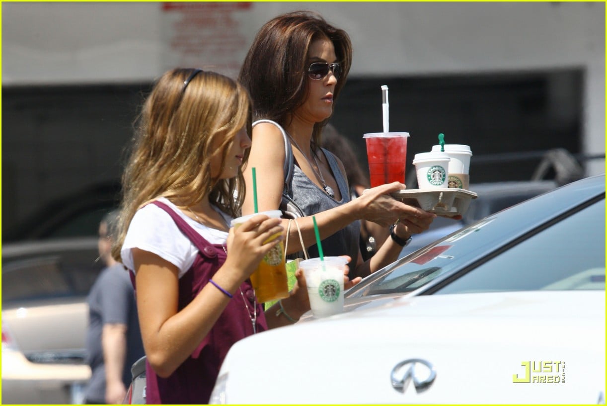 Teri Hatcher & Emerson Rose: Starbucks Saturday!: Photo 2134641 ...