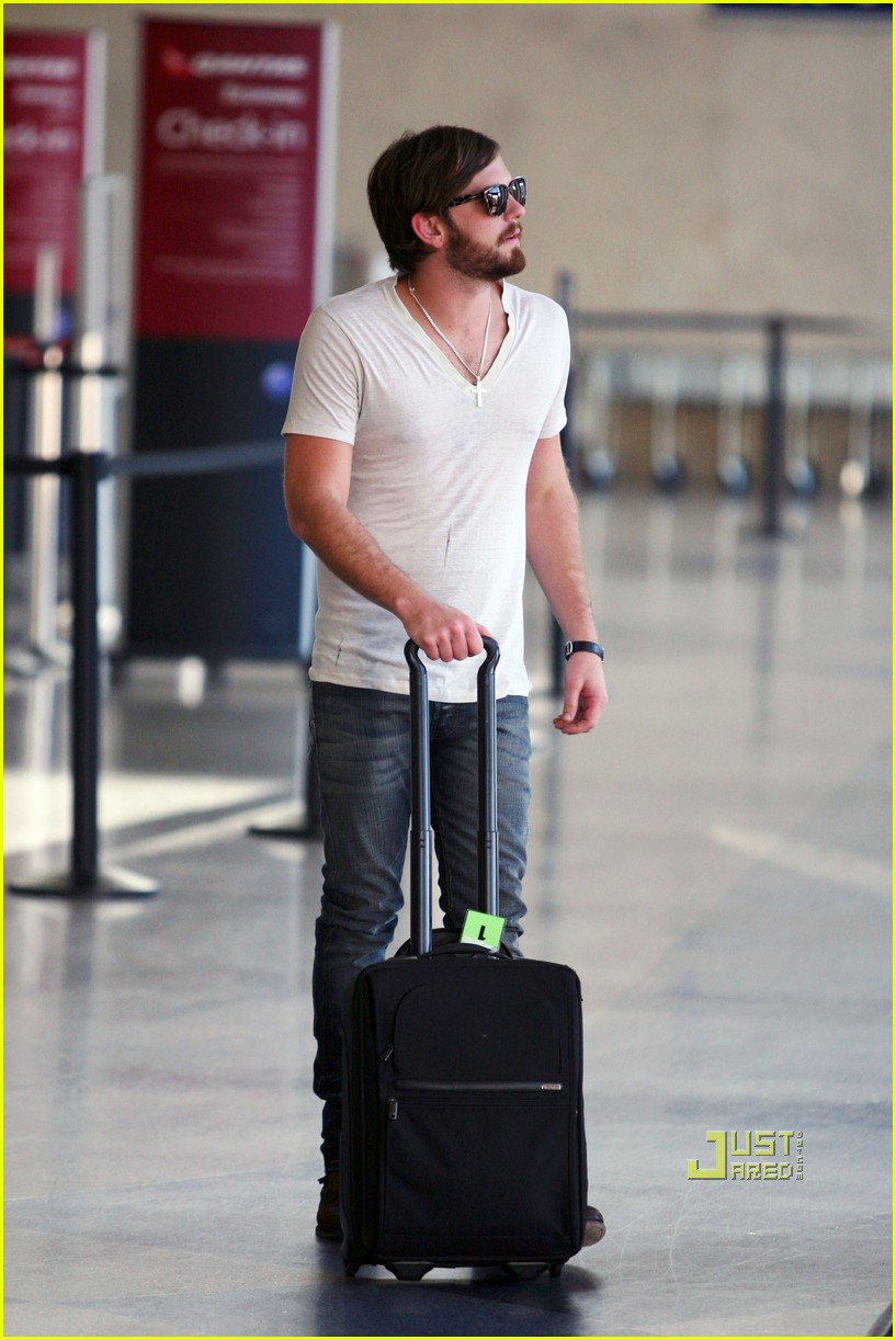 Photo: kings of leon england 01 | Photo 2165352 | Just Jared ...