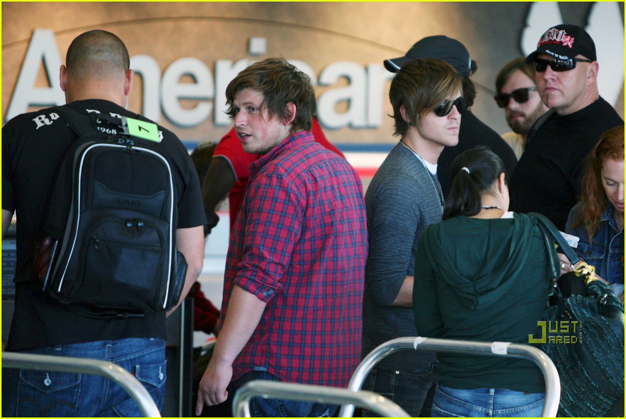 Photo: kings of leon england 07 | Photo 2165412 | Just Jared ...