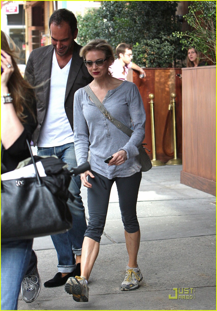 Renee Zellweger: Griffin Girl!: Photo 2129921 | Renee Zellweger Photos ...