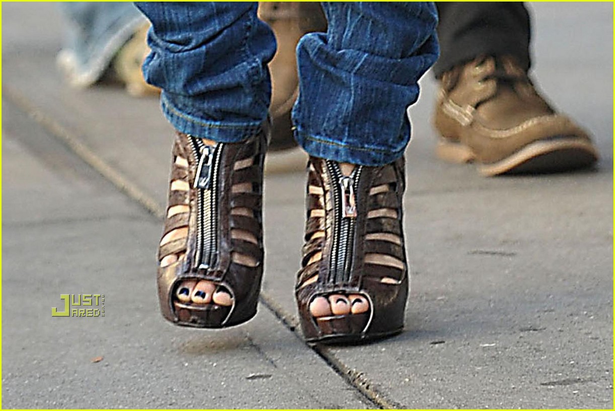 Hilary Duff & Jessica Szohr: Chelsea Chicks: Photo 2252331 | Hilary ...