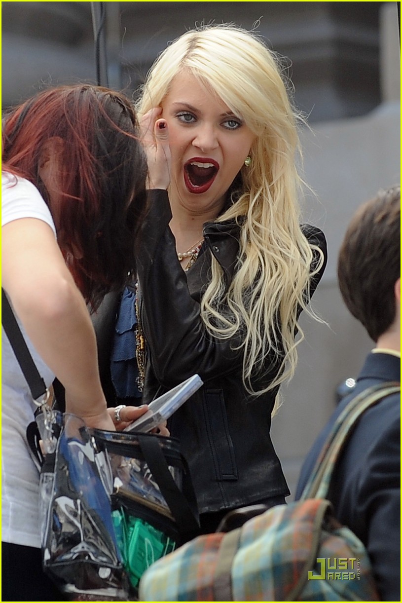 Taylor Momsen is Fishnet Fierce: Photo 2215301 | Gossip Girl, Taylor ...