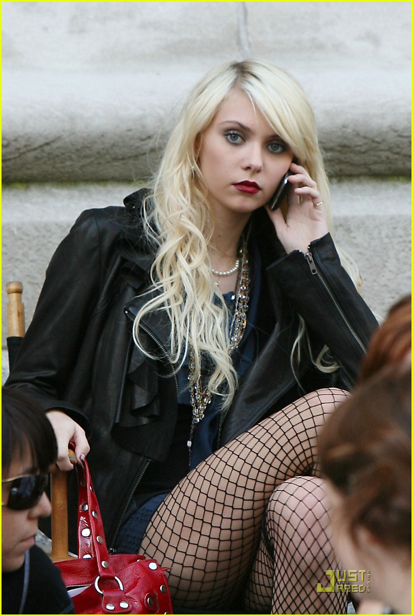 Taylor Momsen is Fishnet Fierce: Photo 2215381 | Gossip Girl, Taylor ...