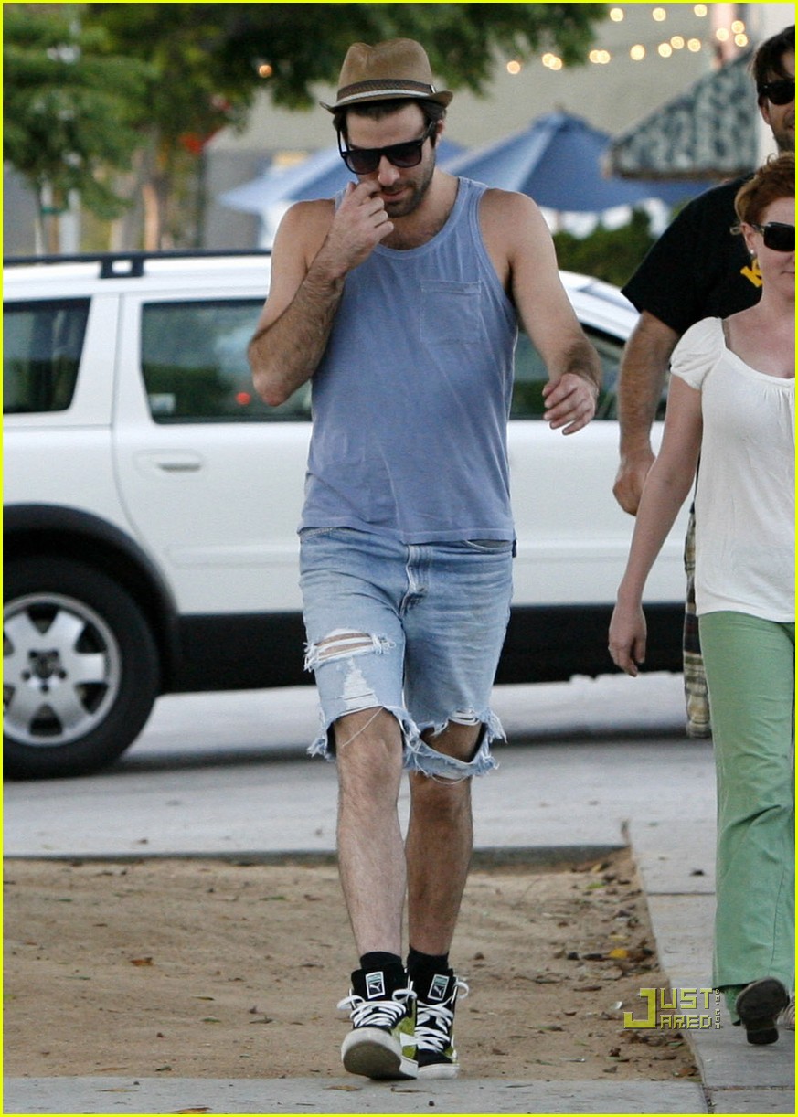 Zachary Quinto is Ripped -- Literally: Photo 2197891 | Zachary Quinto ...