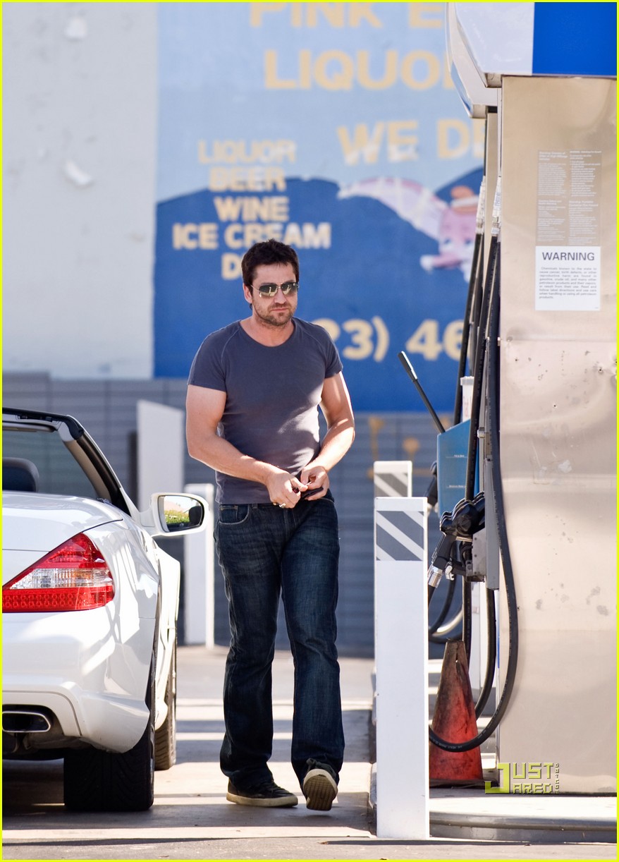 Photo: gerard butler giant steps 911 03 | Photo 2210952 | Just Jared ...