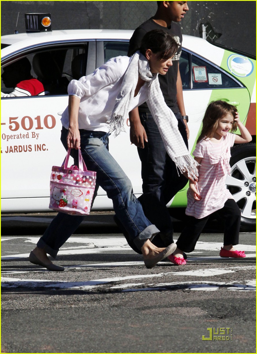 Suri Cruise: Hello Kitty Cutie: Photo 2230391 | Celebrity Babies ...