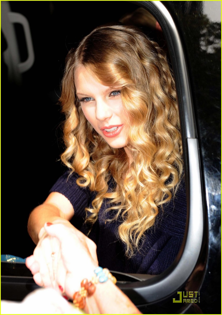 Taylor Swift Enjoys The View: Photo 2218932 | Taylor Swift Photos ...