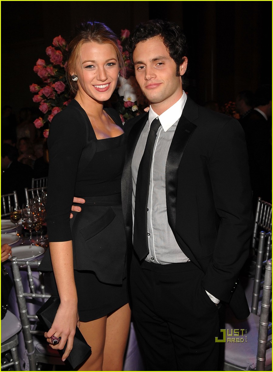 Blake Lively Nursing Penn Badgley Back To Health: Photo 2302651 | Blake ...