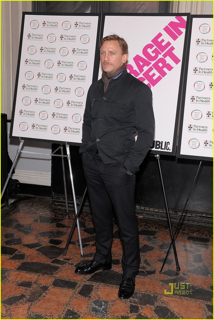 Daniel Craig: Courage In Concert: Photo 2301302 | Daniel Craig, Lily ...