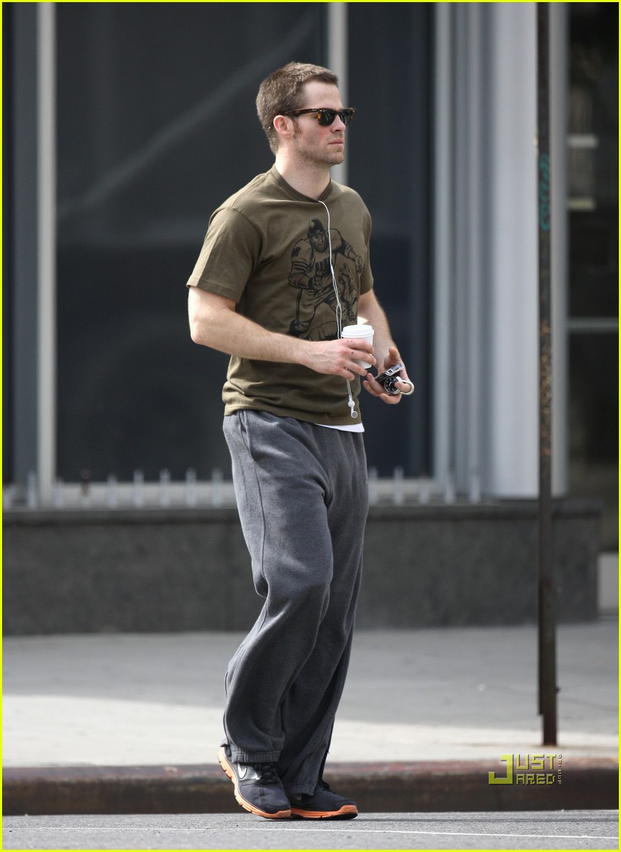 Chris Pine: Master Lock Down: Photo 2274441 | Chris Pine Photos | Just ...