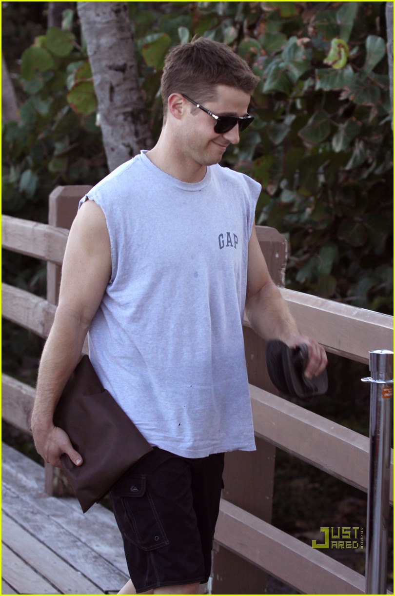 Ben McKenzie: Tank Top Run!: Photo 2391841 | Benjamin McKenzie Photos | Just Jared: Celebrity ...