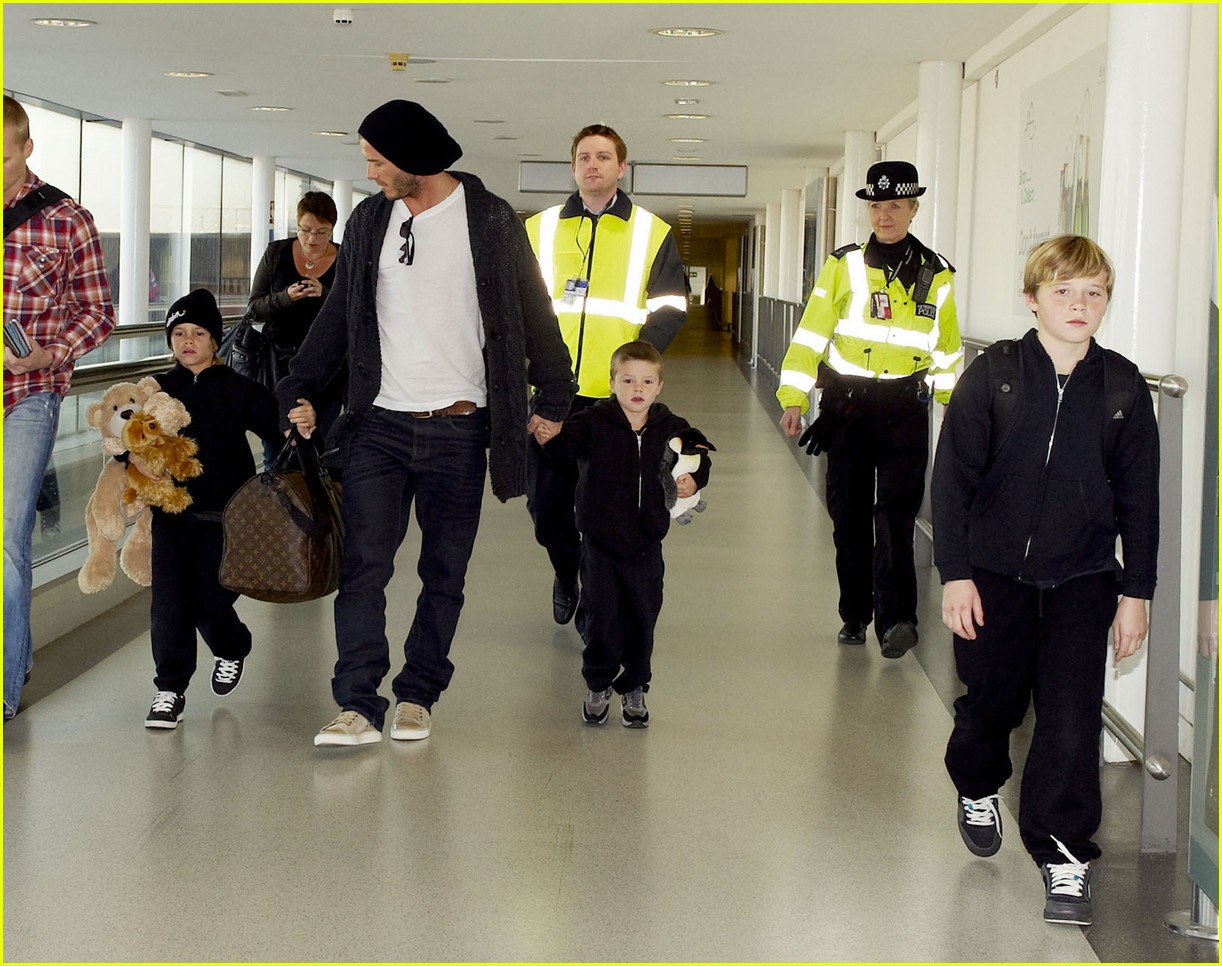David Beckham: Christmas in London!: Photo 2402749 | Brooklyn Beckham ...