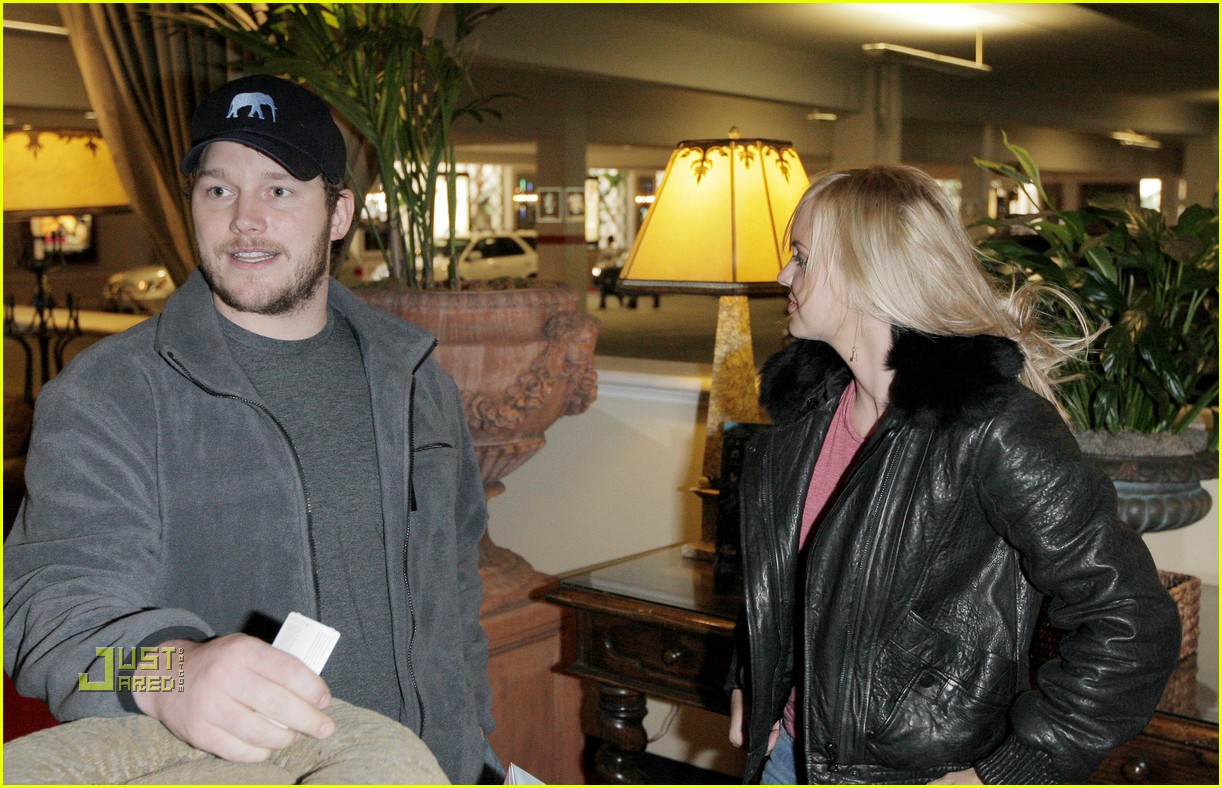 Anna Faris & Chris Pratt: MacBook Buddies: Photo 2402806 | Anna Faris ...