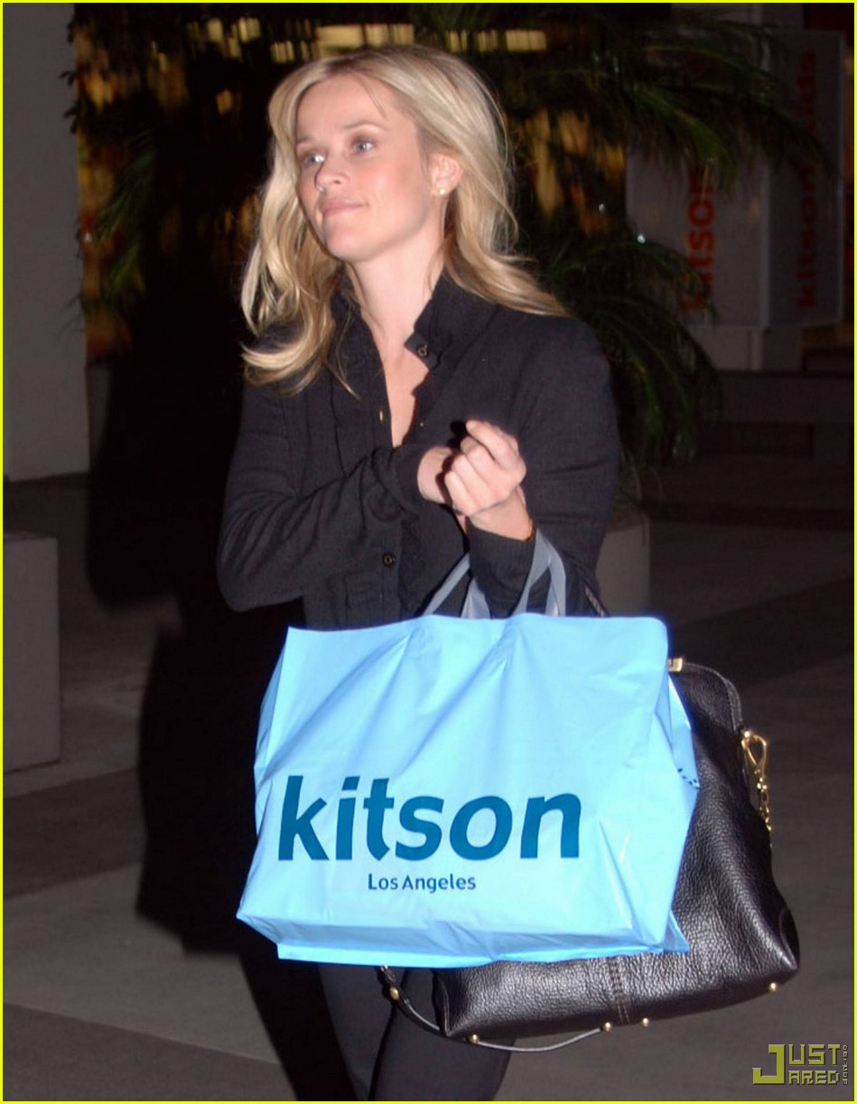 Newly Single Reese Witherspoon Steps Out to Shop: Photo 2402455 | Reese ...