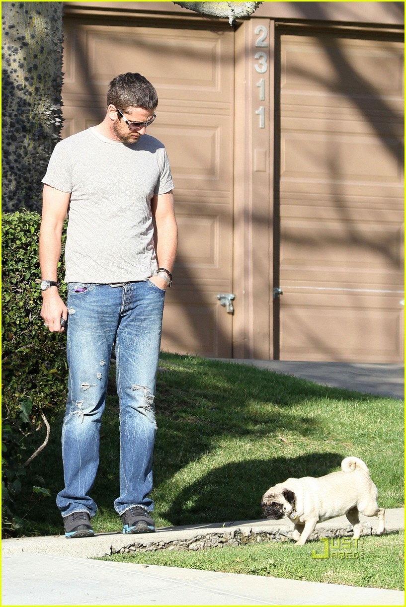 Gerard Butler Takes Lolita For A Walk: Photo 2411441 | Gerard Butler ...