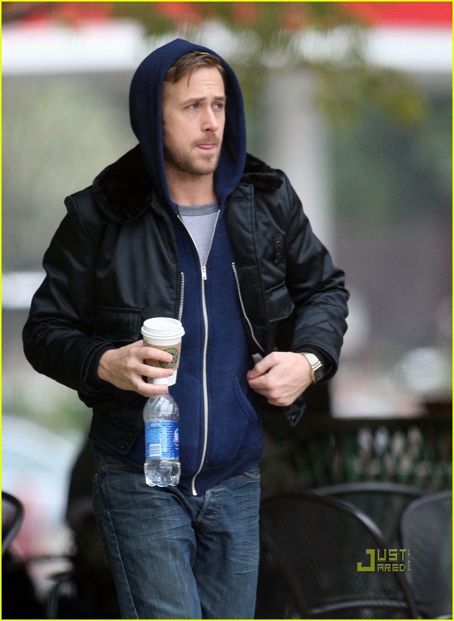 Ryan Gosling is a Starbucks Snacker: Photo 2411127 | Ryan Gosling ...