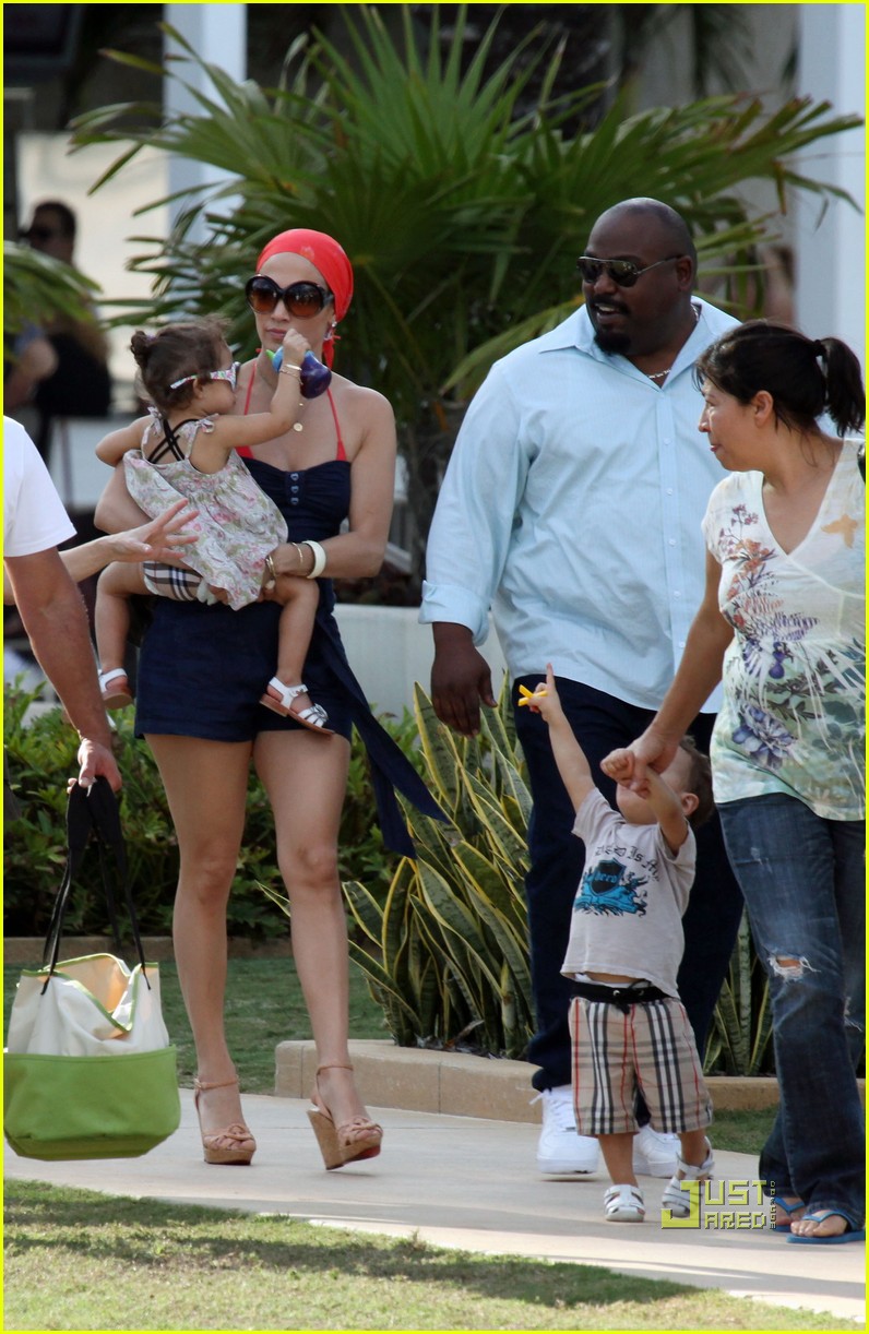 Jennifer Lopez: Fun in the Sun with Emme and Max!: Photo 2410815 ...
