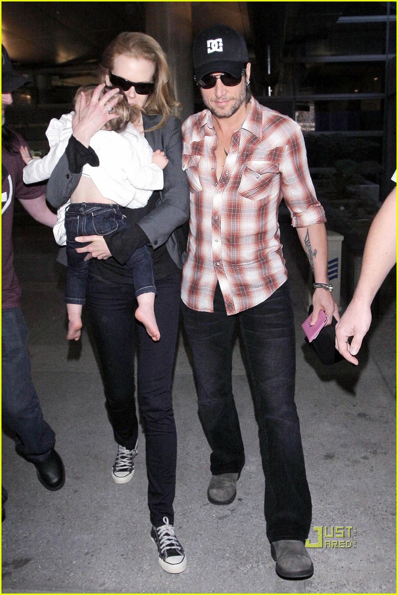 Nicole Kidman & Sunday Rose: Qantas Cute: Photo 2406288 | Celebrity ...