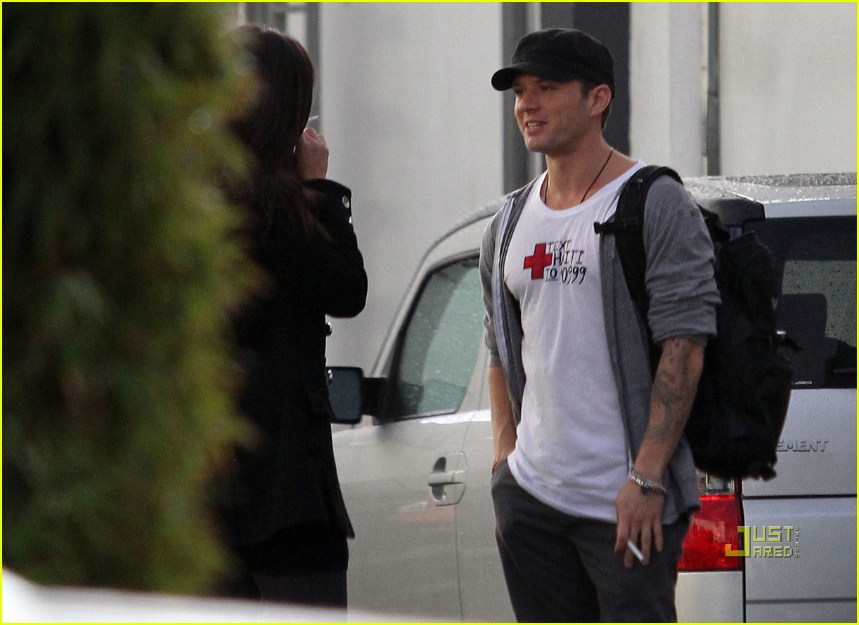 Ryan Phillippe: Text Haiti to 90999!: Photo 2410364 | Ryan Phillippe ...