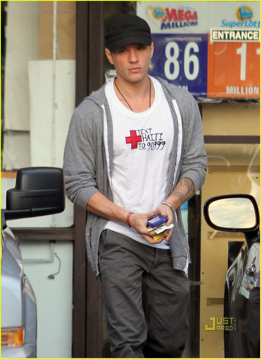 Ryan Phillippe: Text Haiti to 90999!: Photo 2410368 | Ryan Phillippe ...