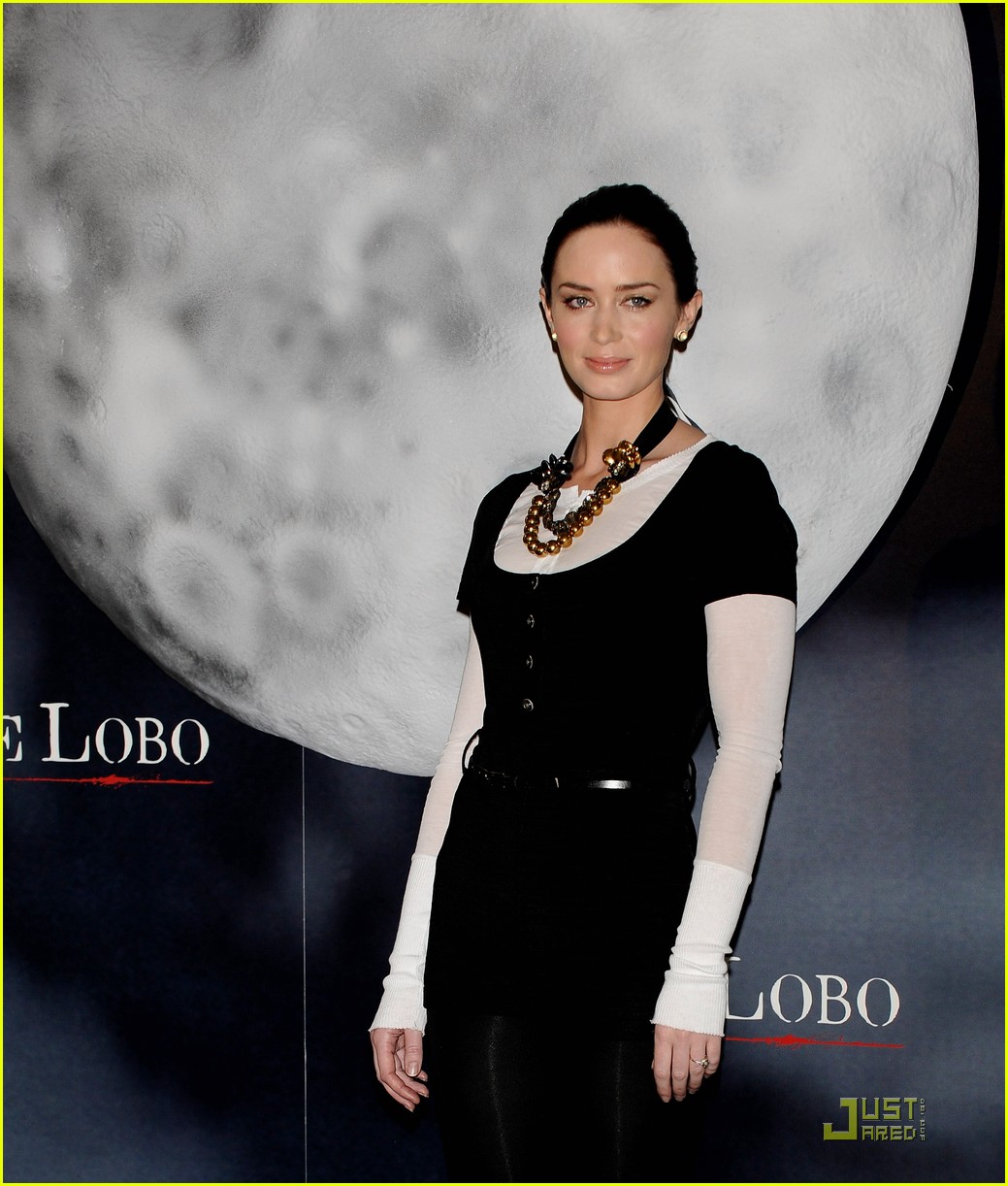 Emily Blunt is Lobo Lovely: Photo 2425316 | Benicio Del Toro, Emily ...