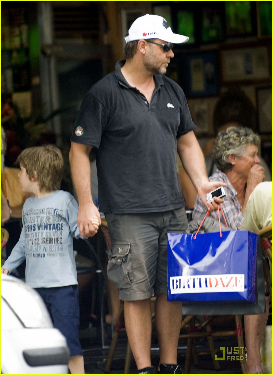 Russell Crowe: Father & Son Bonding: Photo 2425530 | Celebrity Babies ...
