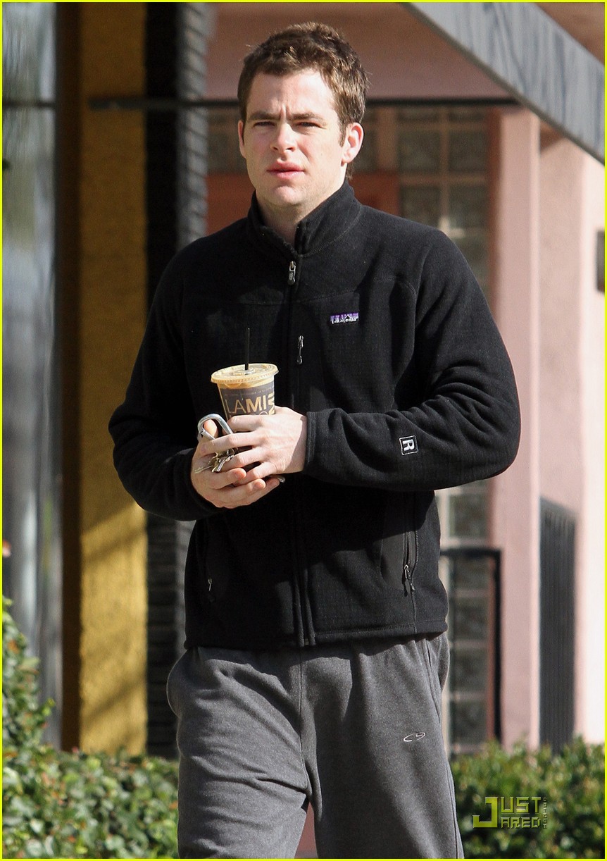 Chris Pine Needs His Coffee Fix: Photo 2428674 | Chris Pine Photos ...