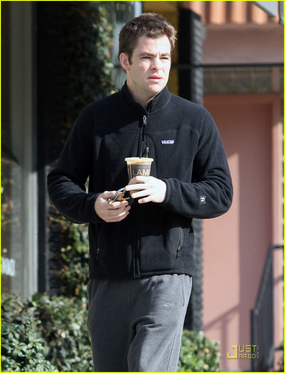 Chris Pine Needs His Coffee Fix: Photo 2428676 | Chris Pine Photos ...