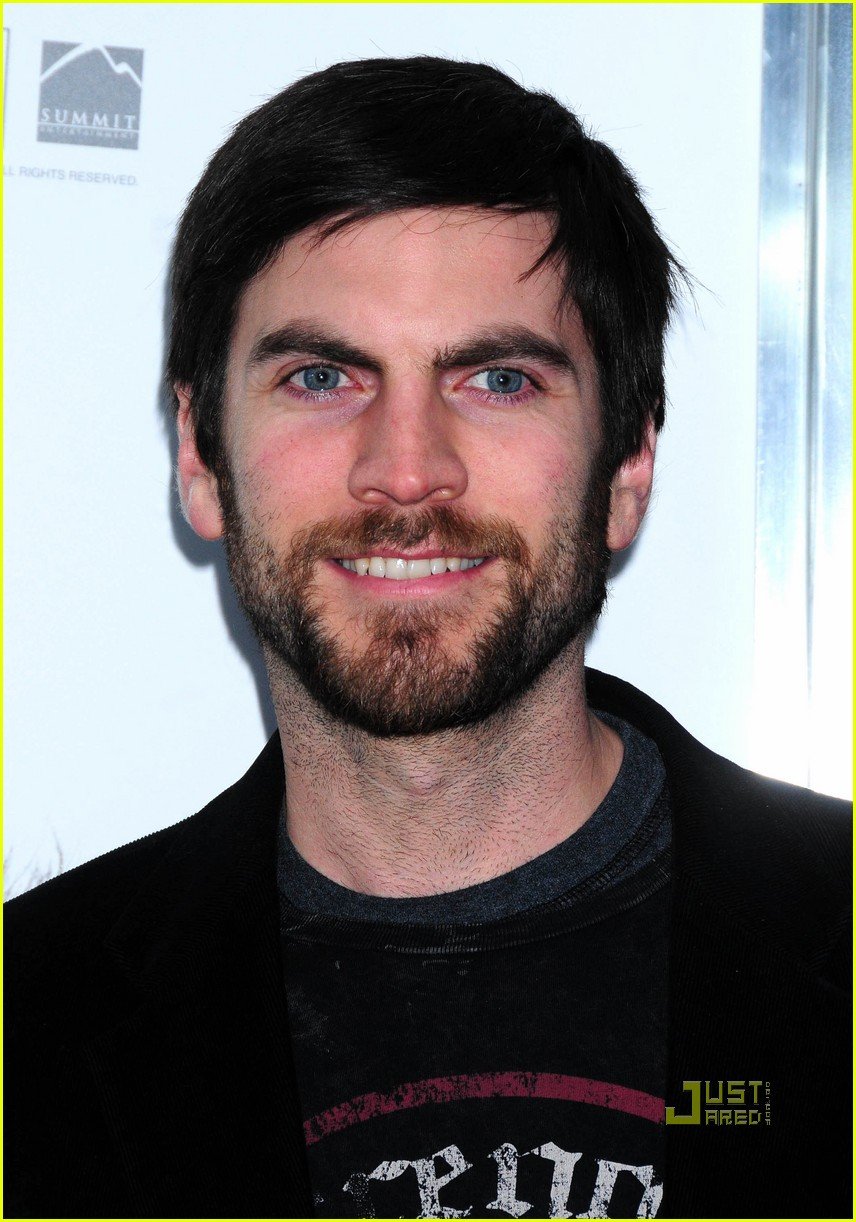 Wes Bentley Checks Out 'Remember Me' in NYC: Photo 2431471 | Wes ...