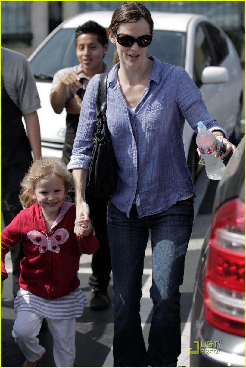 Jennifer Garner & Violet Afflect: Gelson Girls: Photo 2436336 | Ben ...