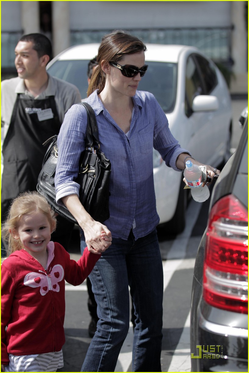 Jennifer Garner & Violet Afflect: Gelson Girls: Photo 2436337 | Ben ...
