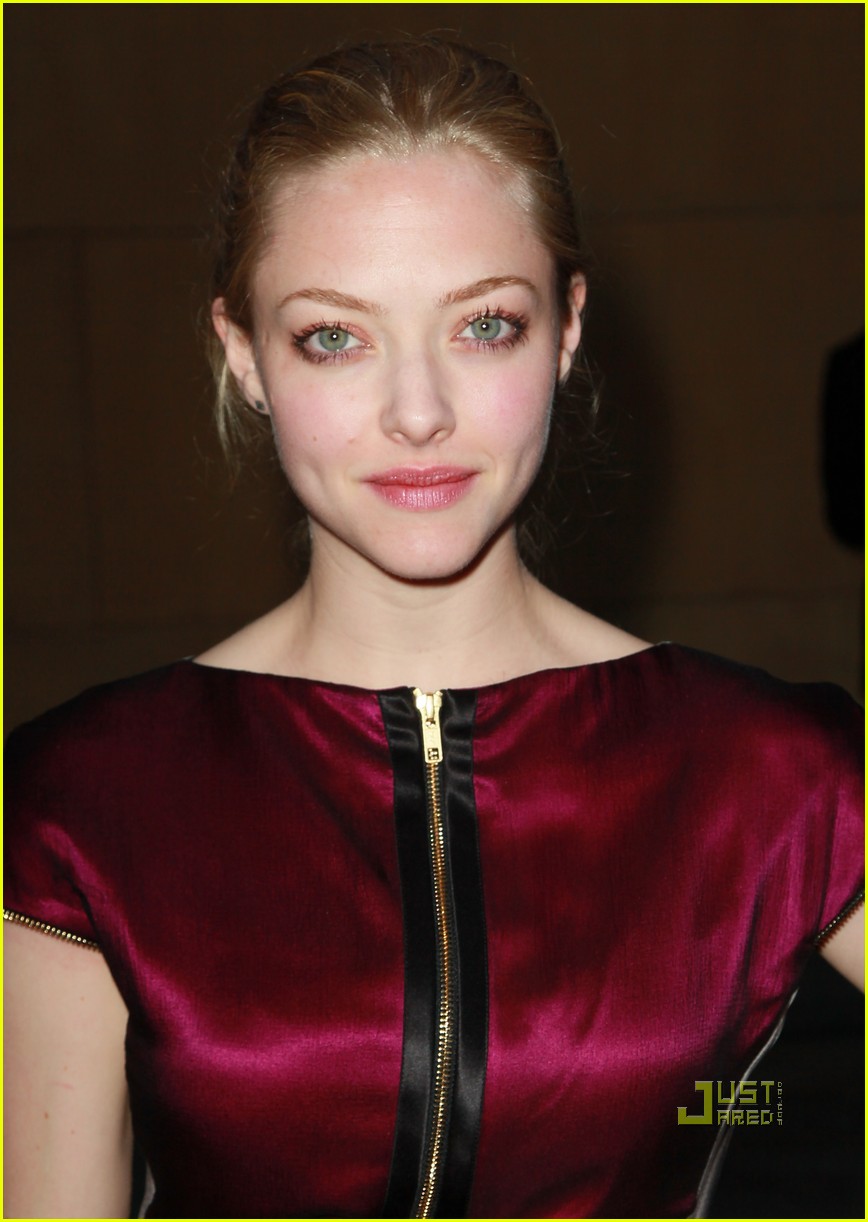 Amanda Seyfried's Dress: Two Faced!: Photo 2444129 | Amanda Seyfried ...