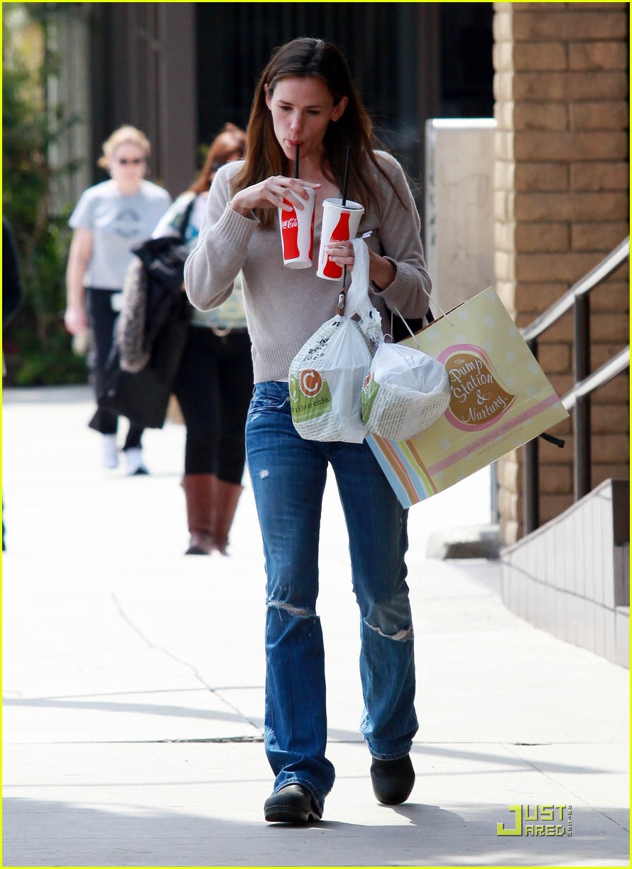 Photo: jennifer garner has family fun 40 | Photo 2440048 | Just Jared ...