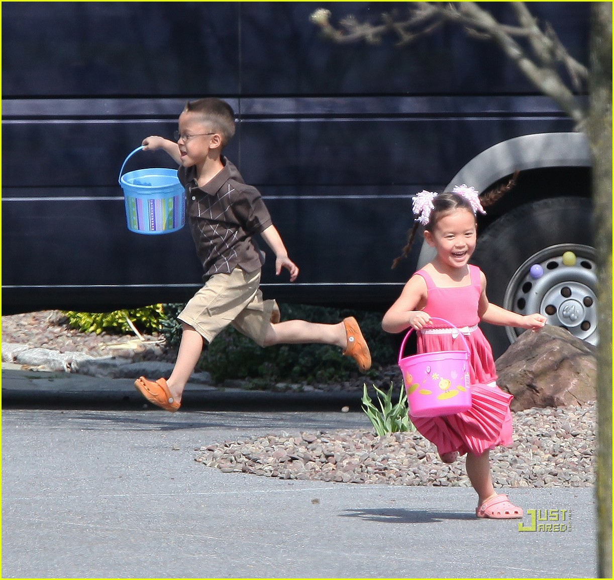 Kate Gosselin & Easter Egg Hunt Plus 8: Photo 2439671 | Celebrity ...