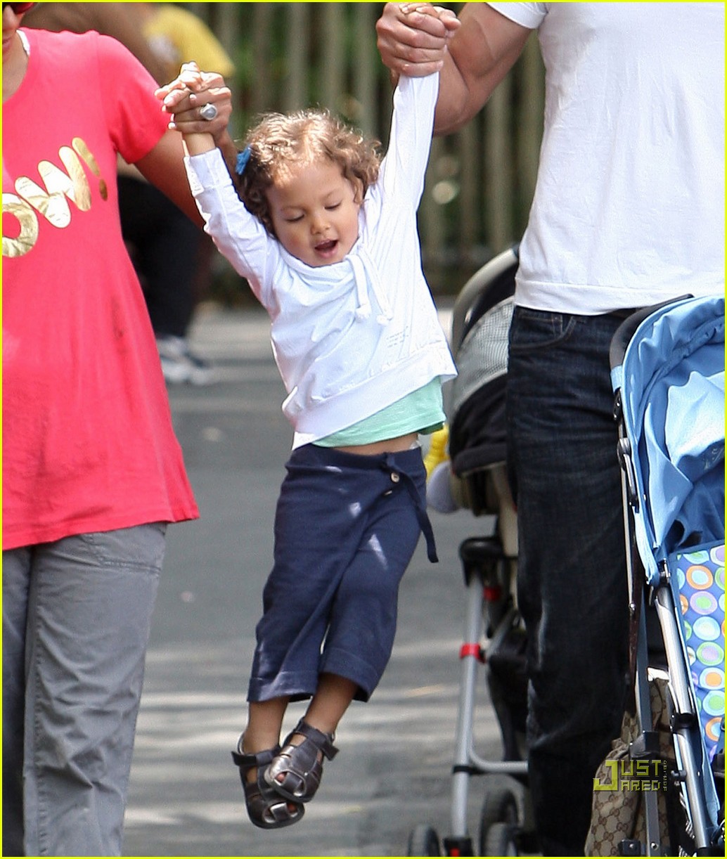 Halle Berry & Gabriel Aubry: Zoo Time with Nahla!: Photo 2440179 ...