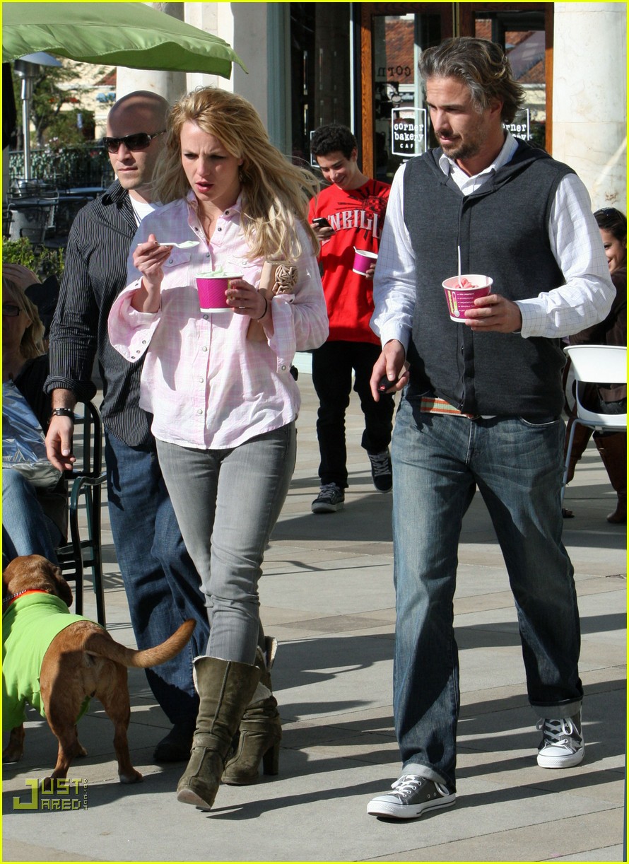 Britney Spears & Jason Trawick: Menchie's Mates: Photo 2440301 ...