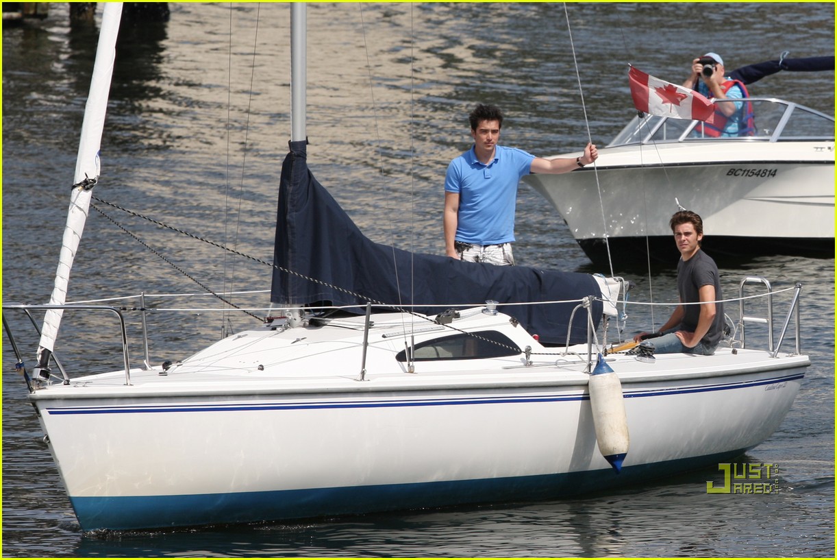 Zac Efron: Sailing on English Bay!: Photo 2451860 | Zac Efron Photos ...
